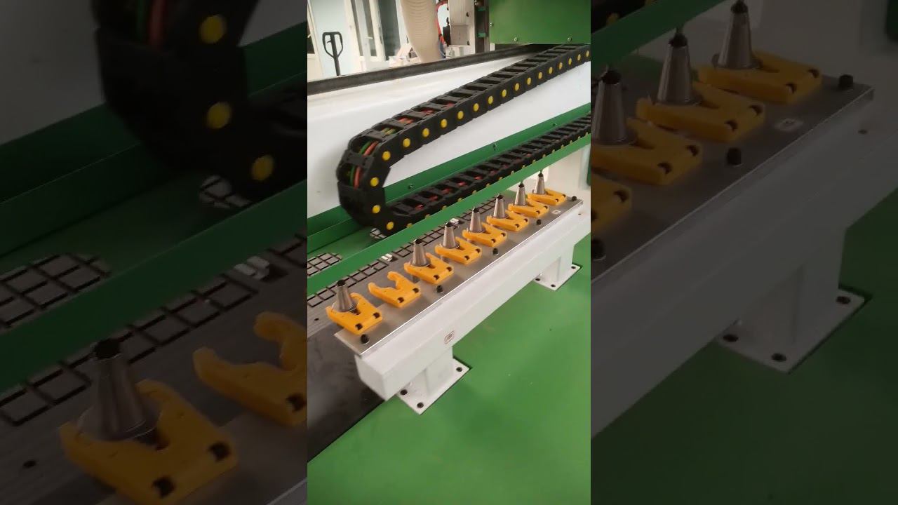 фрезерный станок с ЧПУ с линейной сменой инструмента #lion_drev #woodtec