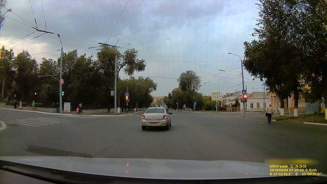 Выезд на перекресток на красный Х789ЕН56