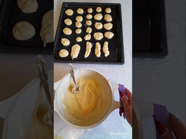 Вы думаете, что заварные булочки и эклеры очень сложные и дорогие? Убедитесь, что это не так!