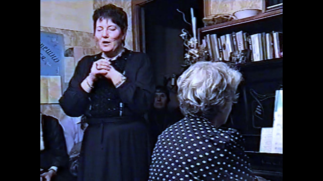 "Падает снег" (запись 1997 г.). Поёт Попова Валентина Федоровна, аккомпанирует Дьяченко М. П.