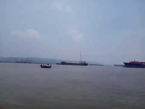 Плывём на катере на остров Катба