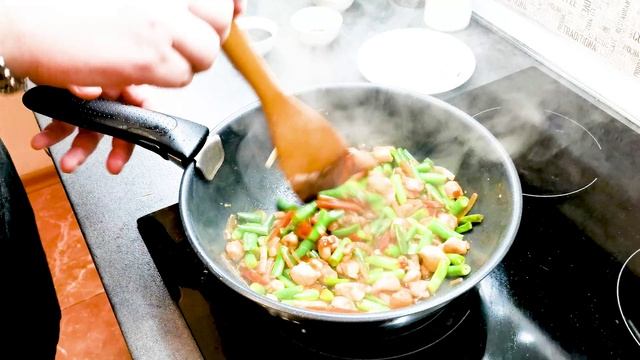 Супер вкусно и быстро! ФУНЧОЗА с КУРИЦЕЙ и ОВОЩАМИ в ВОКЕ! | Андрей Билида