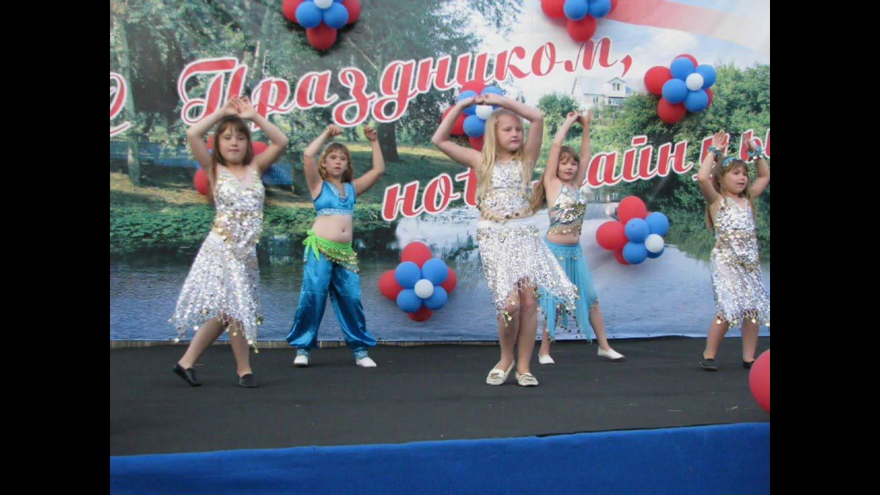 Празднование "Дня двора" в р/п Новая Майна. 2015 год