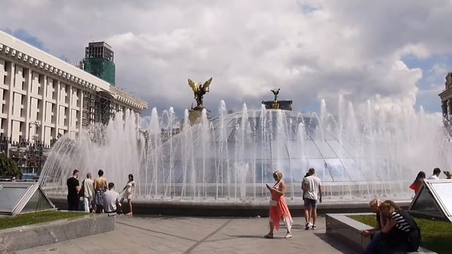 20180712 Фонтан вокруг купола ТЦ «Глобус». Киев