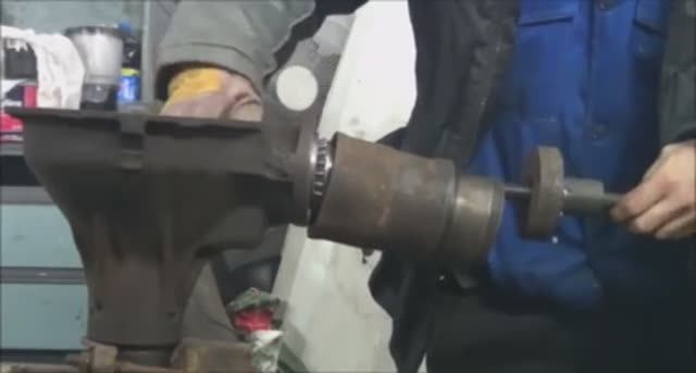 Уаз за 30 тысяч,серия 34,ремонт моста часть 4,съёмник хвостовика.