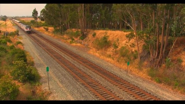 Красивое видео скоростной двухэтажный поезд в Америке США Калифорния