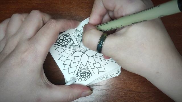 Зентангл Танглы врезались в цветок