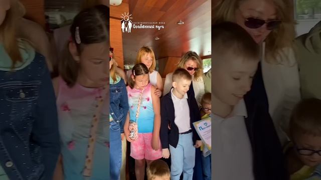 Пароходная сказка: Особые дети наслаждаются тёплым днём на воде. БФ "Особенный путь".