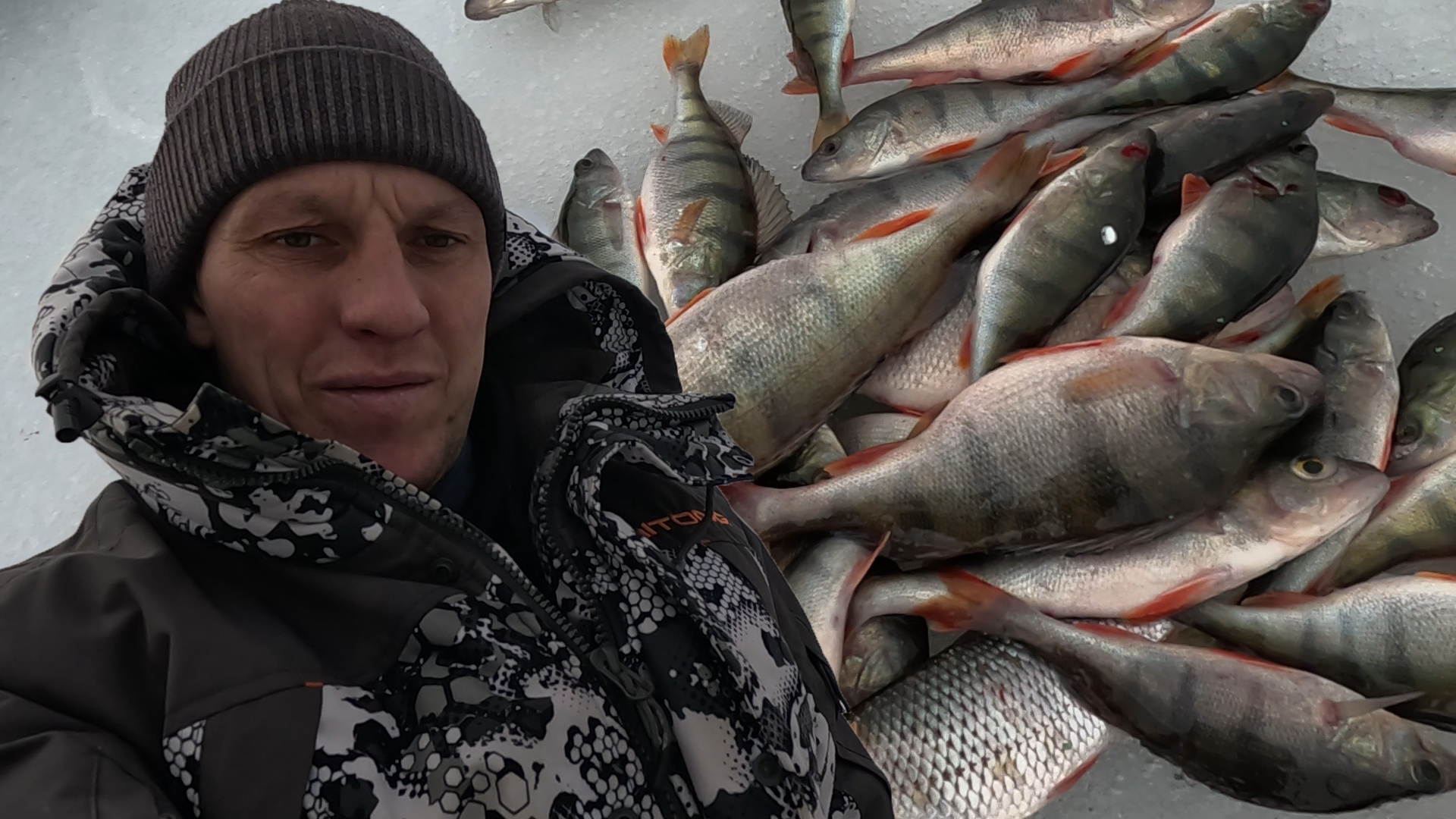 Последний лёд!!! Сезон закрыт! Рыбалка на окуня в конце марта.