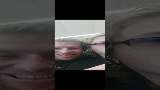 Пяный неодэкват докапывался до Петербургского артиста в магазине Дикси