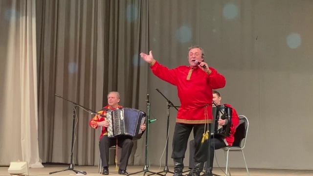 Анатолий Новиков Смуглянка - солист Сергей Брянский  дуэт баянистов Виктор Баринов и Николай Баринов