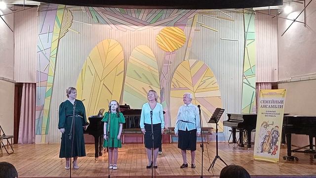 Левины Нелли и Алиса, Дашкова Лариса, Солоева Тамара. "Песенка про мамочку и бабушку".