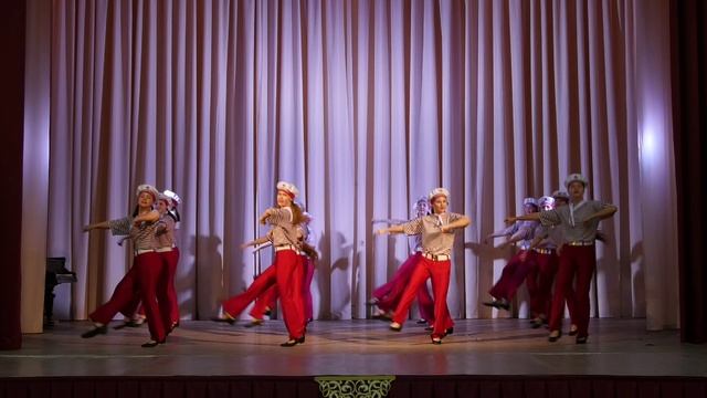 "Народный коллектив" современного танца "Стиль" Яблочко