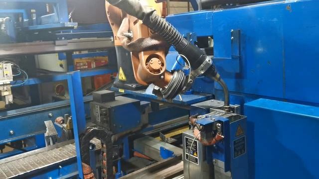 Роботизация сварки. Комплекс для сварки стеллажных балок разных размеров.