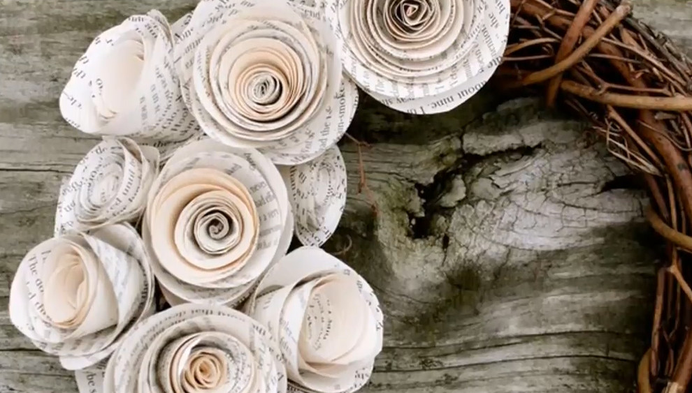 Бумажные розы в интерьере