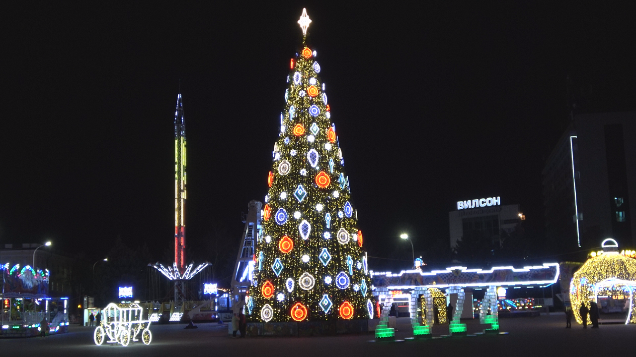 Армавир, новогодняя центральная площадь 2024  (4К)