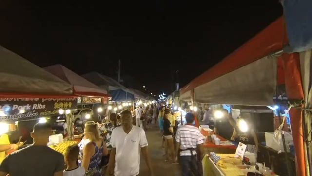 Ночной рынок в Джомтьене. Тайланд. Паттайя