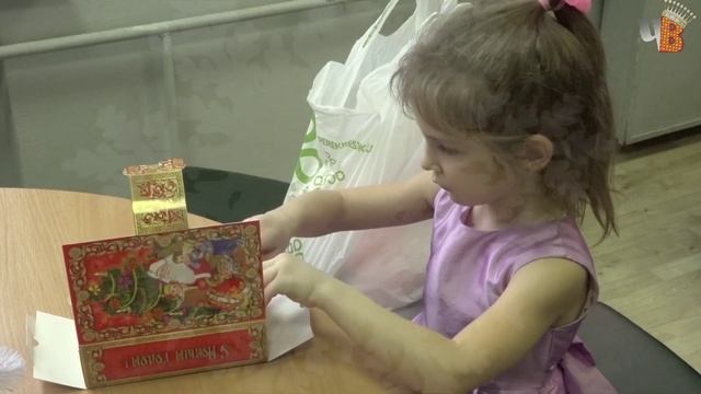 Вручение новогодних подарков. Монтаж Калерии