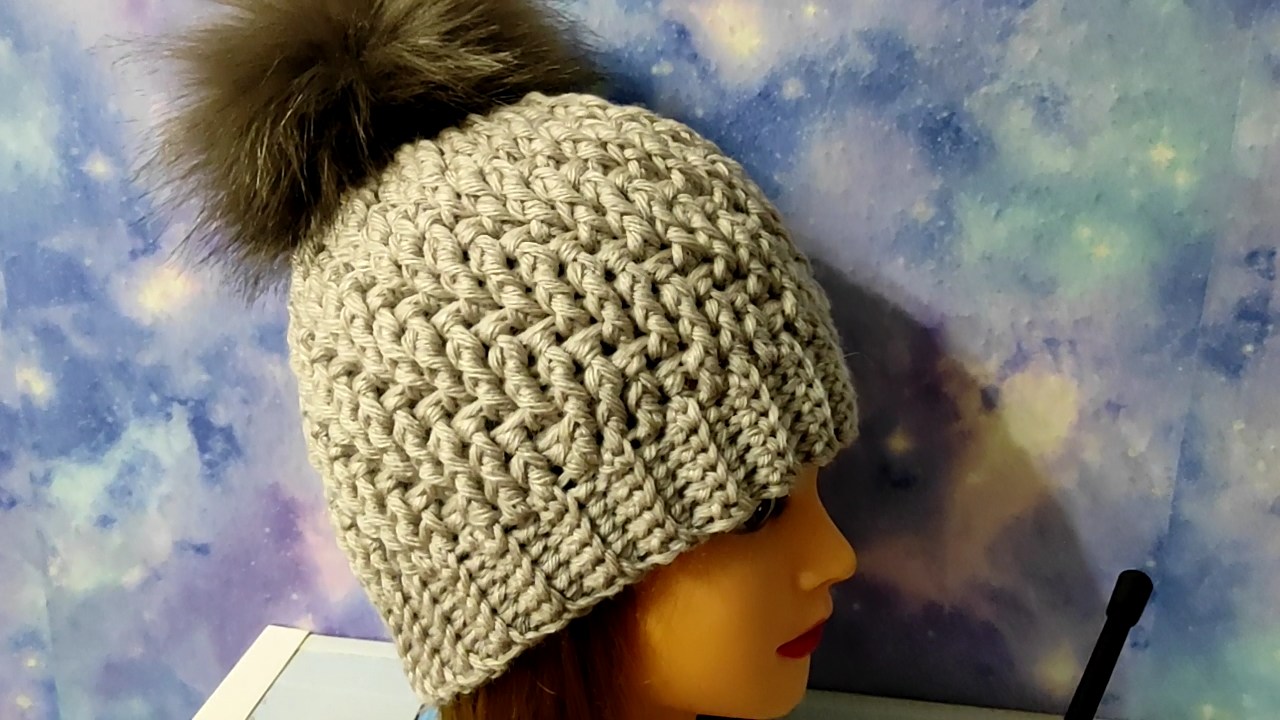 Теплая шапочка, диагональными полосками, крючком. Шапка для начинающих.