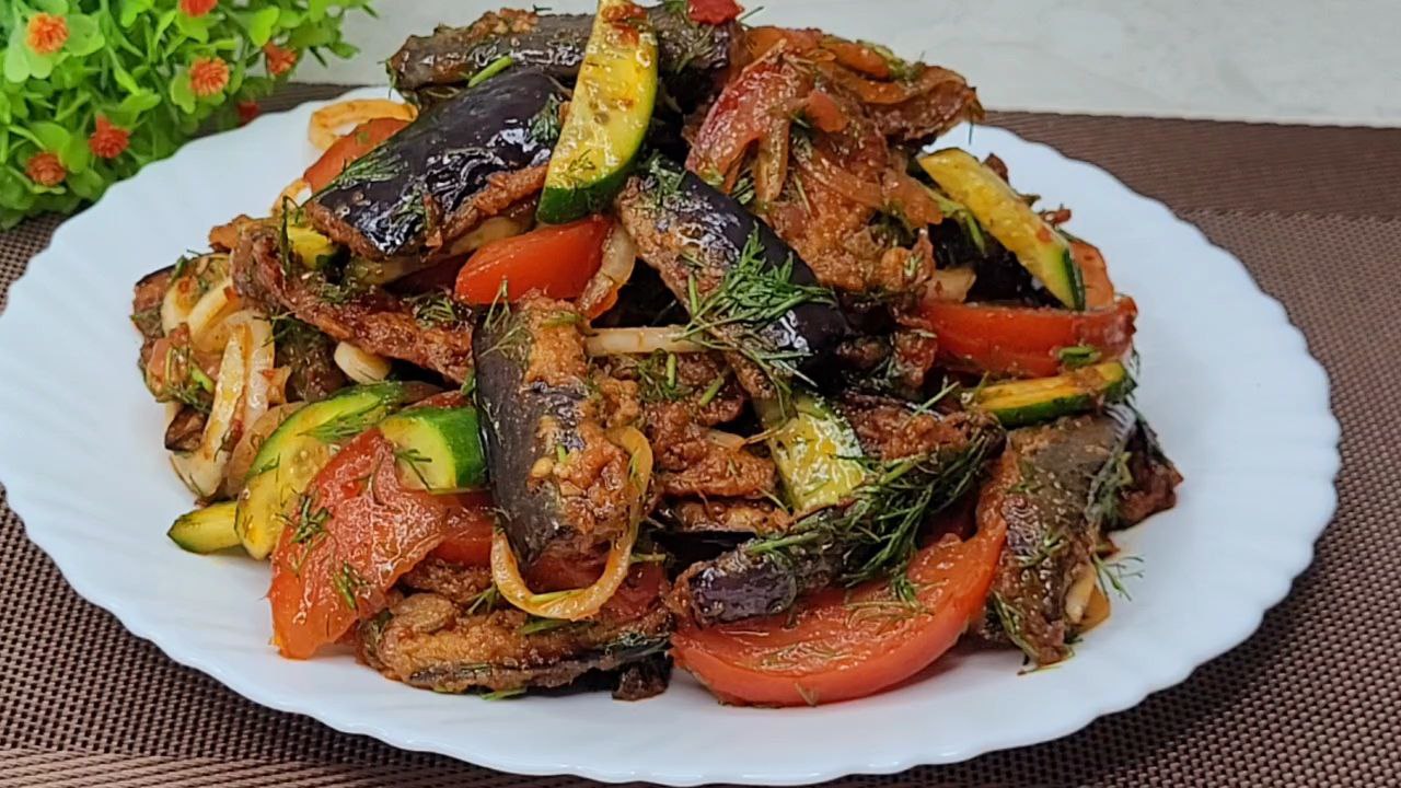 Салат из баклажанов с соусом. Невероятно вкусный салат!