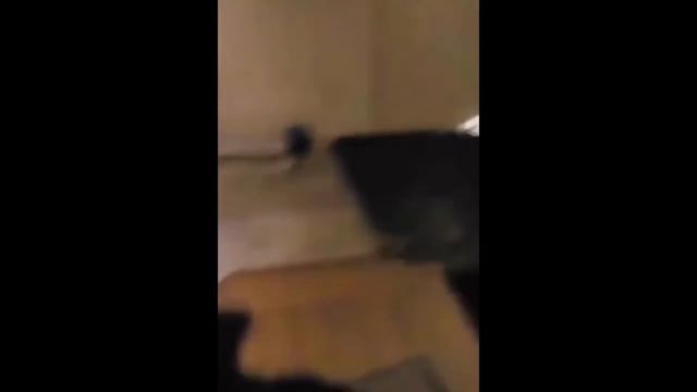 Призрак мальчика преследует мужчину