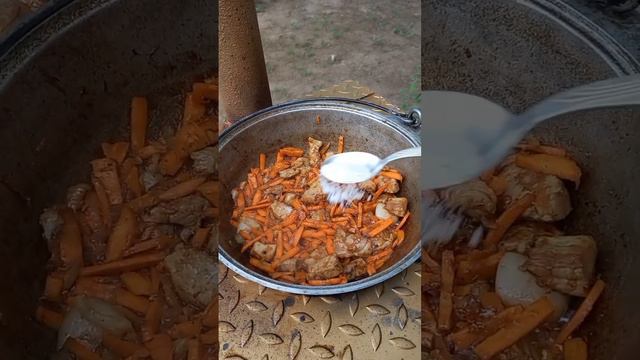 Гречневая каша в казане на печи.