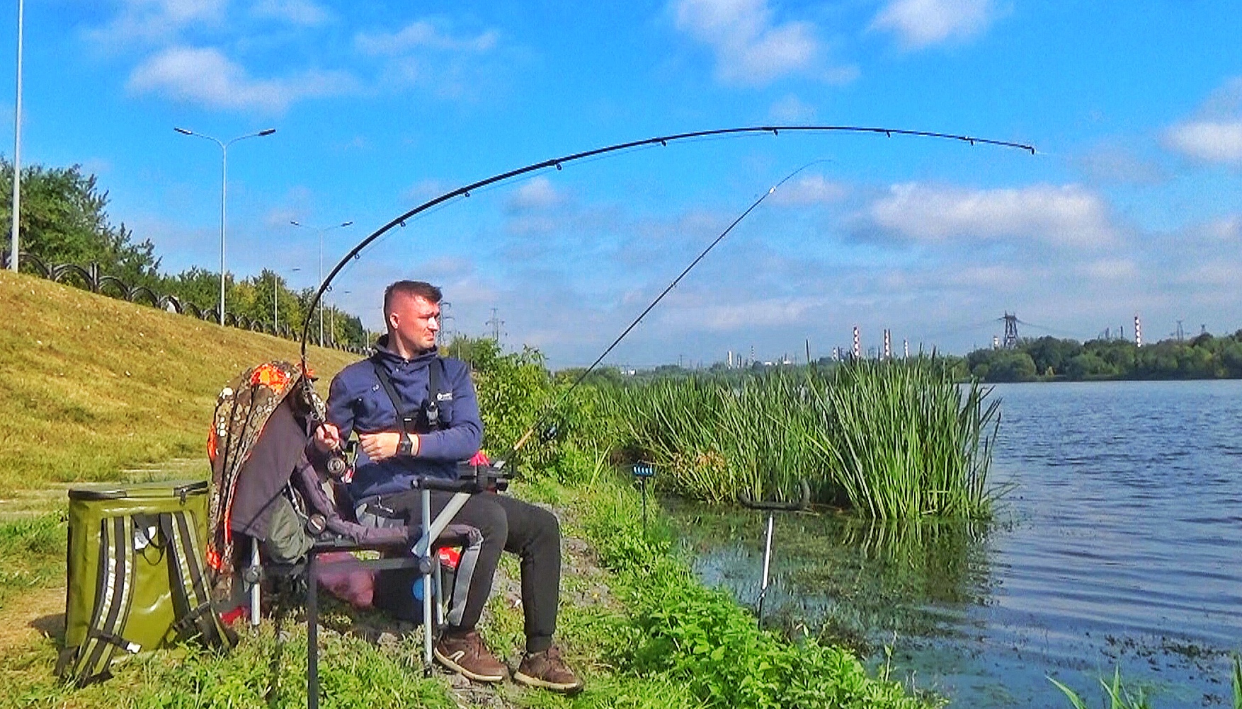 Эти Рыбы Гнут Удилище! Вот Это Ощущение От Рыбалки Осенью.
