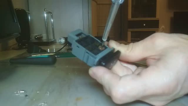 Замена лампочки в кнопке Тойота