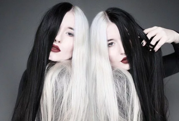 У  каждого из нас две стороны. Автор Александр Домбровский.