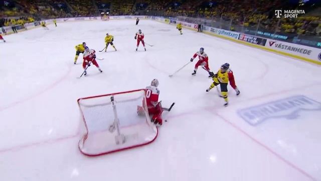 Дубль за восемь минут, и такое отставание в счёте уже не отыгрывается. Швеция сыграет в финале домаш