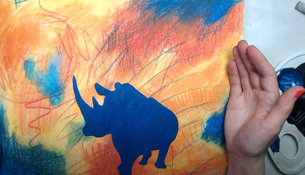 9. Как сделать фон акварельными карандашами. Рисуем силуэт носорога