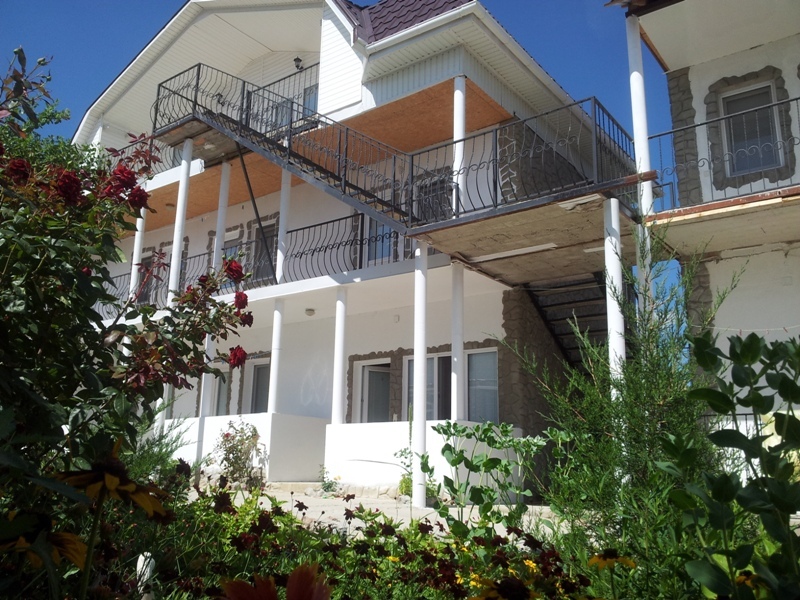 Отдых в Коктебеле мини-гостиницы и отели. Жилье в Коктебеле посуточно. «Юг» ГОСТЕВОЙ ДОМ