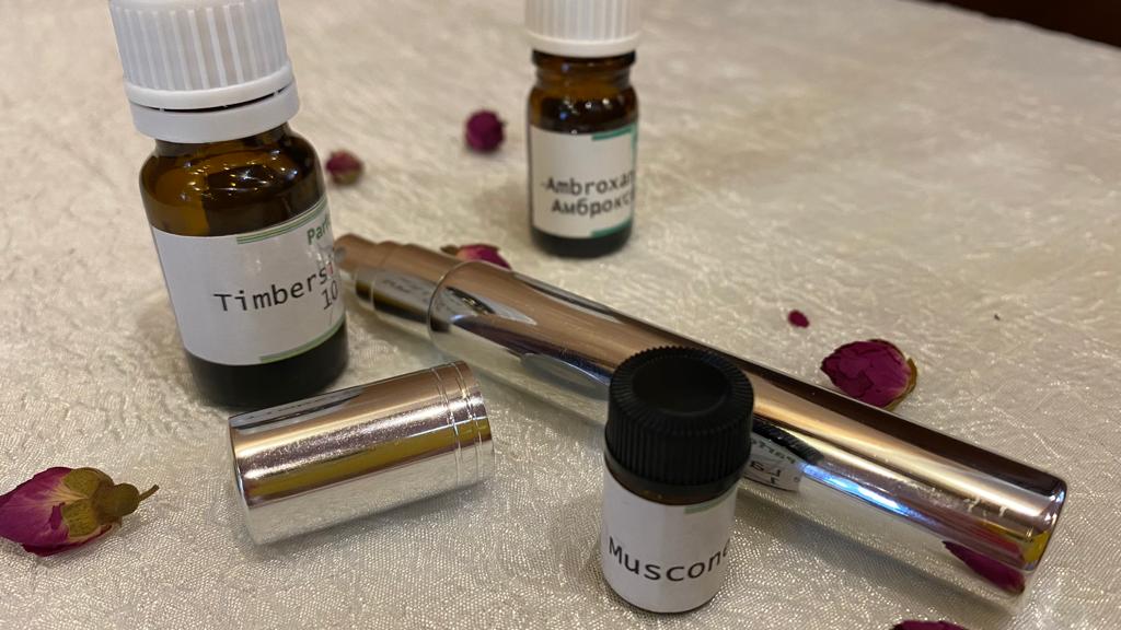 Мускусный парфюм для мужчин своими руками. (Timbersilk, Ambroxan, Muscone Laevo).