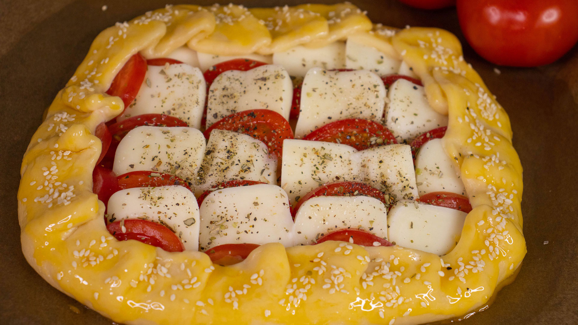 Галета с сыром и помидором. Это так просто, но как же это ВКУСНО!