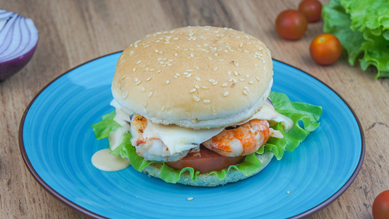 ? Бургеры с креветками - рецепт с необычно вкусным составом!