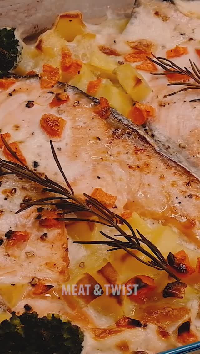 Если Вы никогда не пробовали готовить стейк лосося так - я Вам не завидую! Полный рецепт в описании!