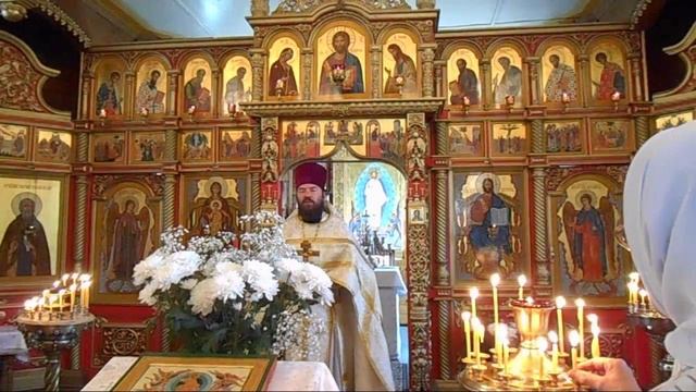 Настоятель храма протоиерей Анатолий Балясин. ( 16.06.2013 )