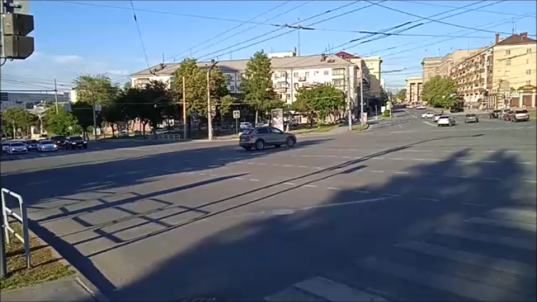 Челябинские дороги настолько суровы, что по 5 полос в каждом направлении