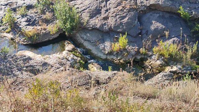 Горная речка с водопадом.mp4