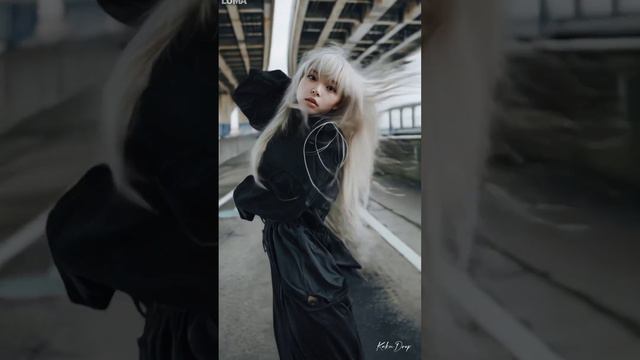 Нейросеть генерирует живых девушек