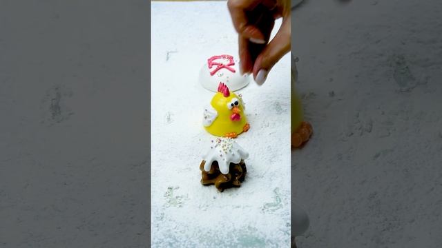 Кулич и пасхальные украшения из маршмеллоу