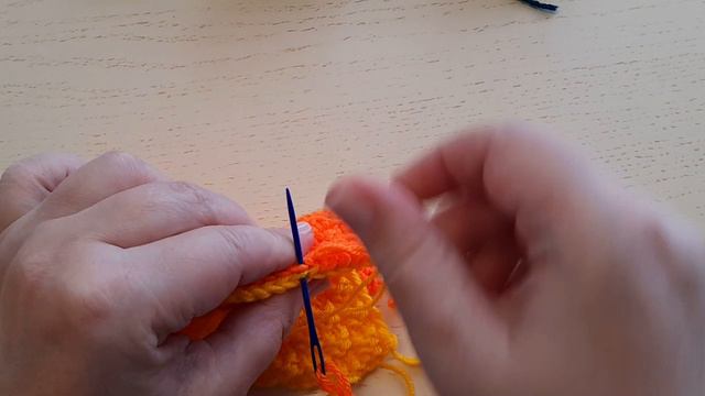 Как соединить вязаные детали изделия иглой. 2 способа