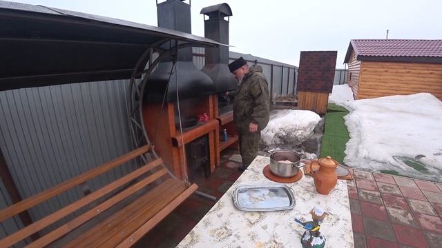 Копчение курицы в коптильне.