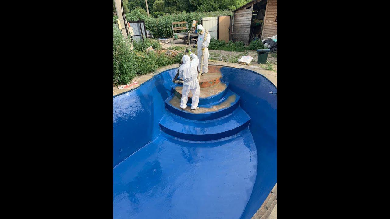 КомпозитГидроСтрой использует аппарат ППУ НСТ ПЕНА-ВД для гидроизоляции бассейна полимочевиной.