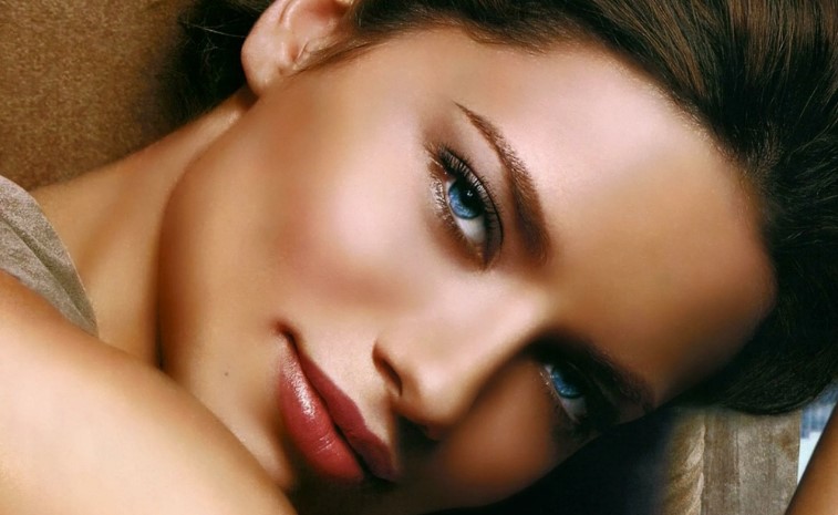 Женщина, одетая в любовь... Автор текста Ирена Буланова. Стихи о любви.