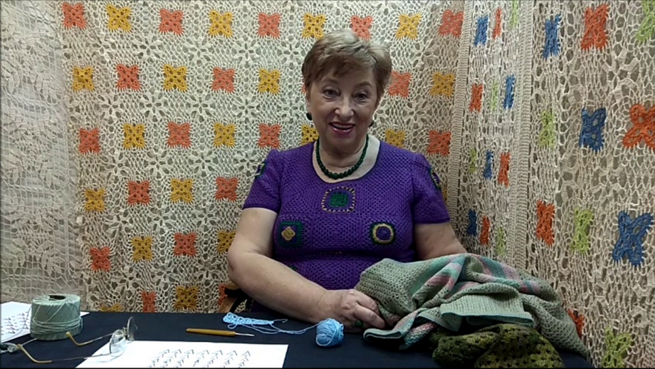 Нагрудная вытачка на полуажурном поперечном вязании от О. С. Литвиной.