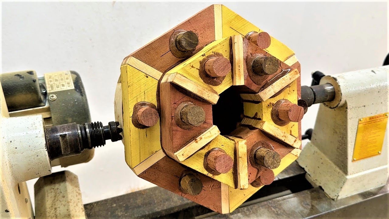 Я сам не ожидал, что получится так красиво. Из клиньев дуба.