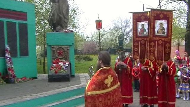 2007.05.09 Митинг и концерт в пос. Александровка  в честь дня победы 5- Молебен