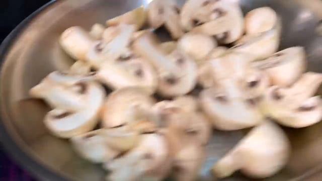 Как правильно жарить шампиньоны. Очень вкусные жареные грибы шампиньоны. Как при.mp4