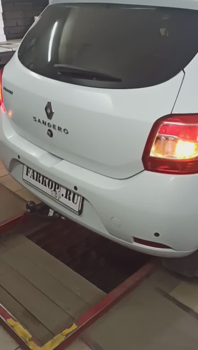 Фаркоп на Renault Sandero 2015 г.в. и блок согласования Flash-FA